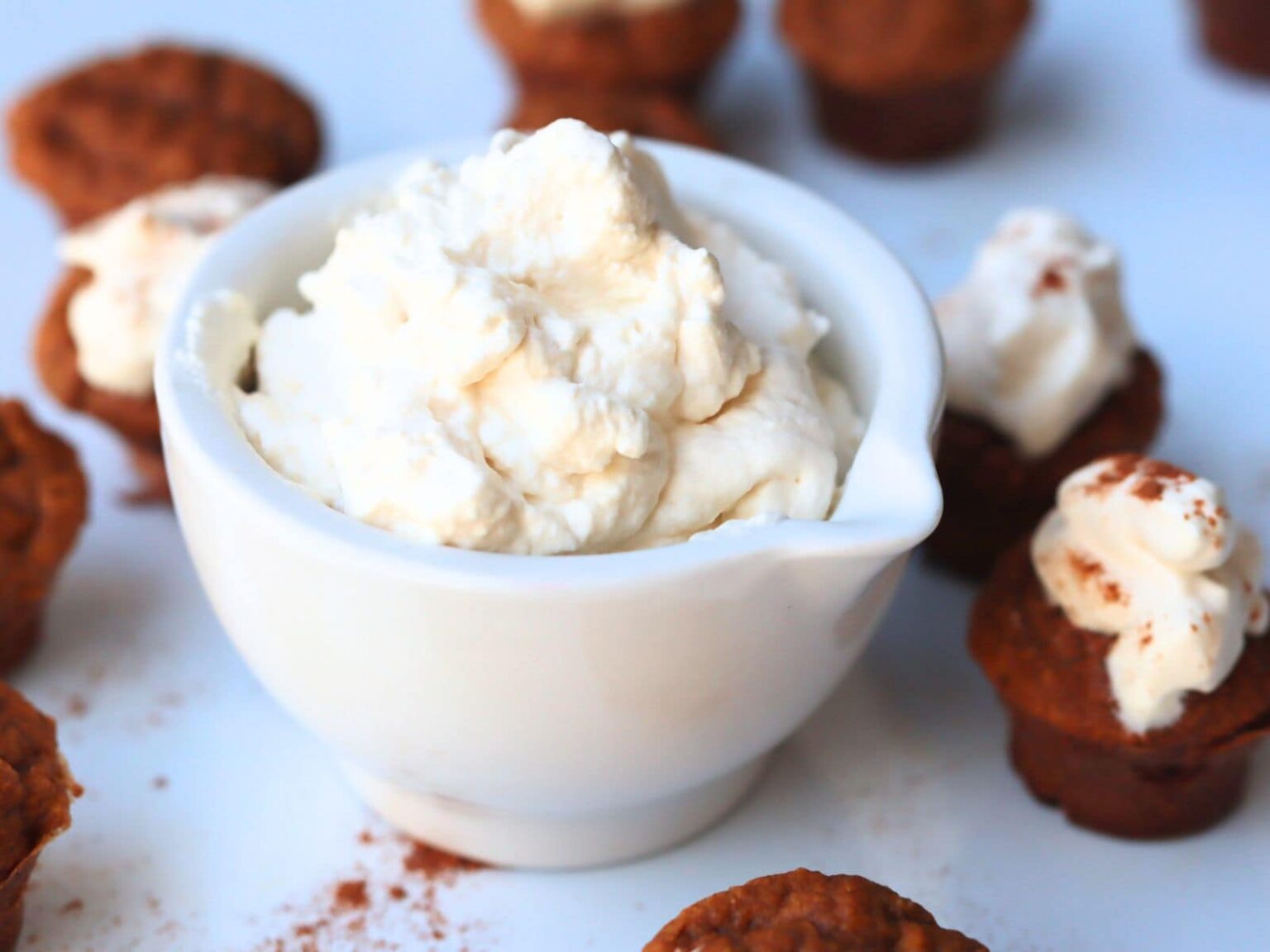 Easy Homemade Maple Vanilla Whipped Cream (Without Sugar) - The Santos ...